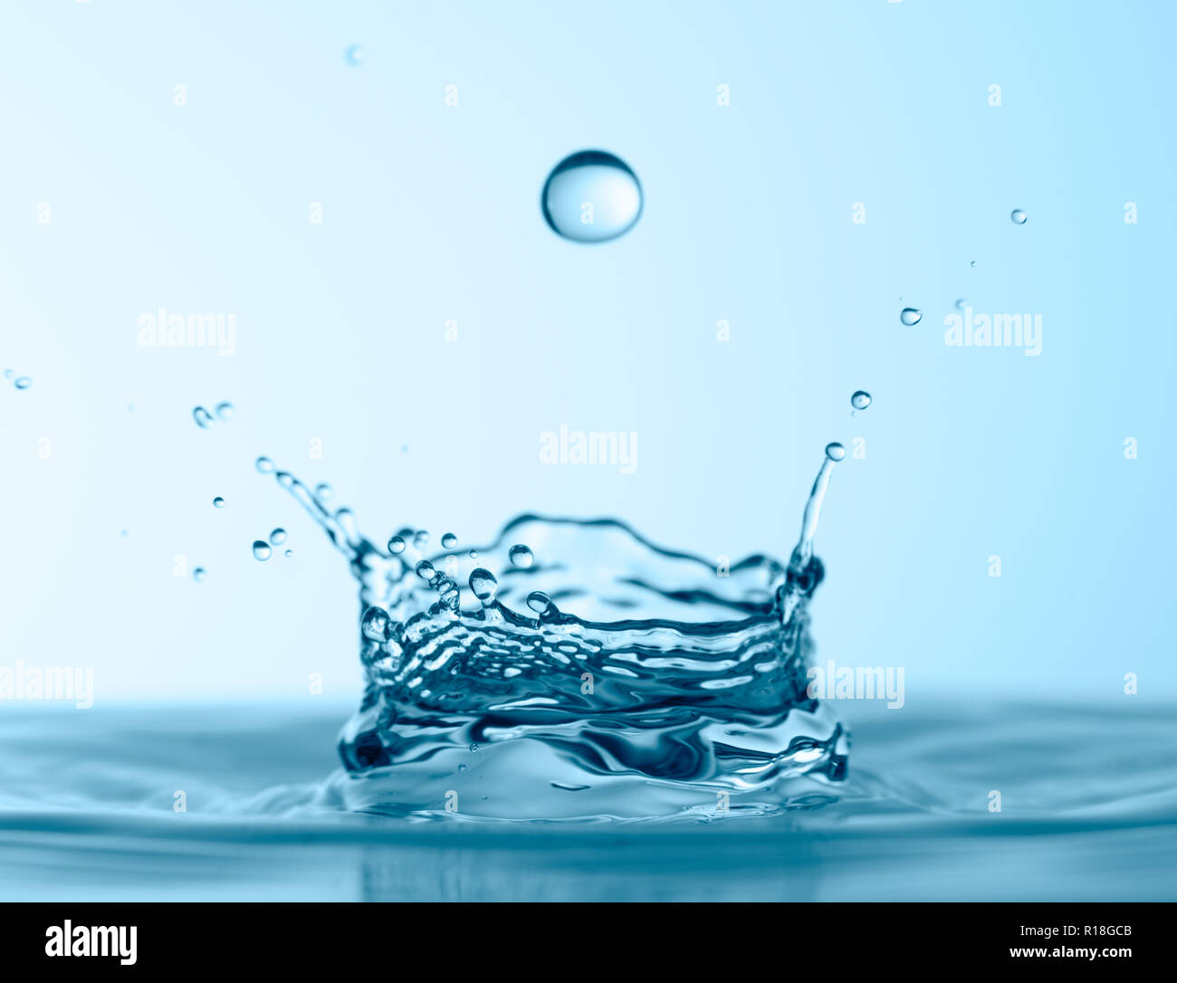 Water Drop Splash extreme closeup frozen motion Stock Photo - Alamy