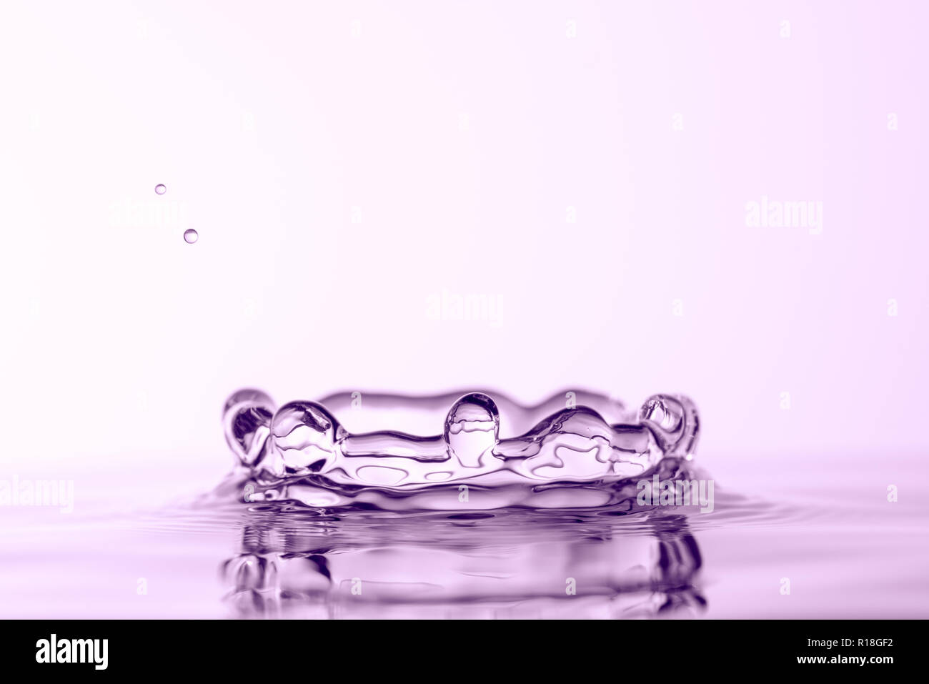 Water Drop Splash extreme closeup frozen motion Stock Photo - Alamy