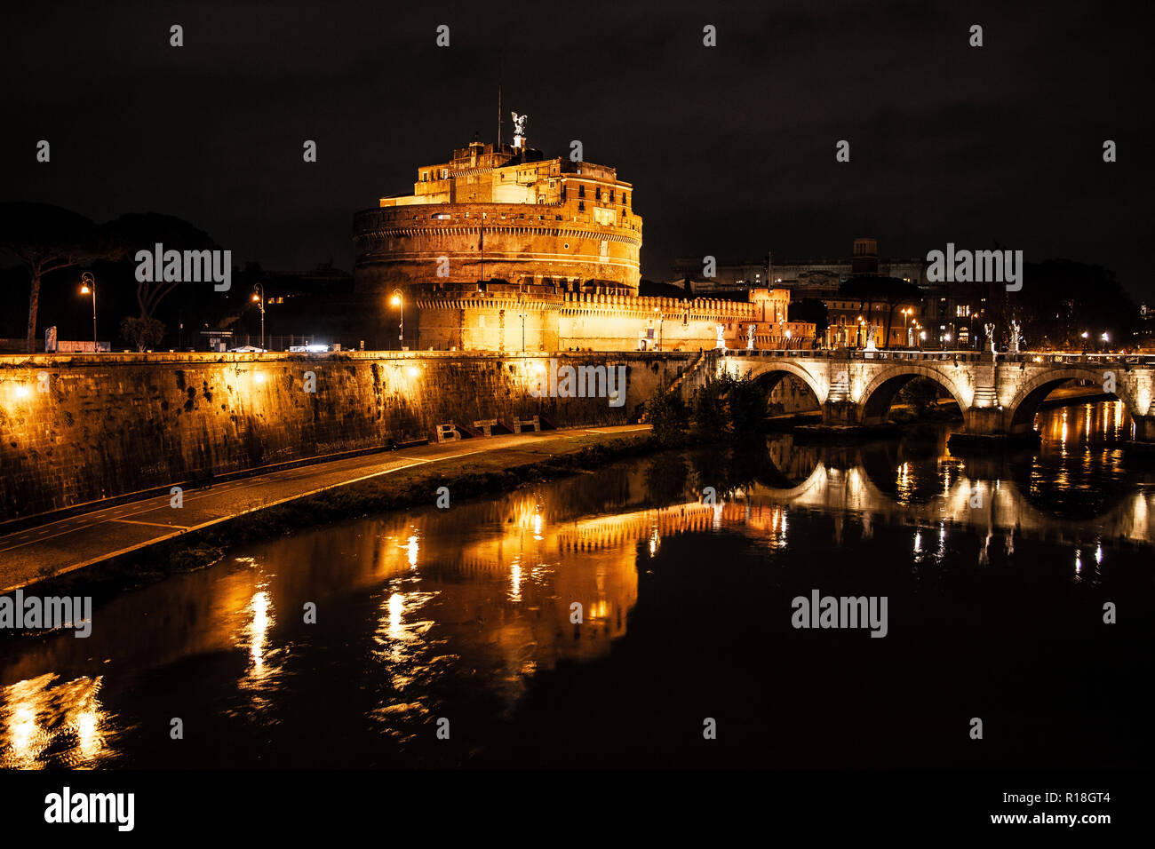 Bridge in Rome Stock Photo - Alamy