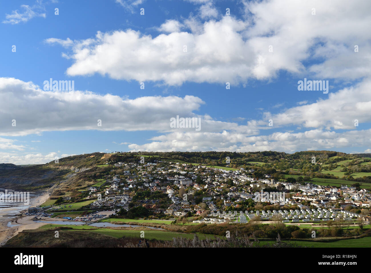 Beach houses charmouth beach hi-res stock photography and images - Alamy