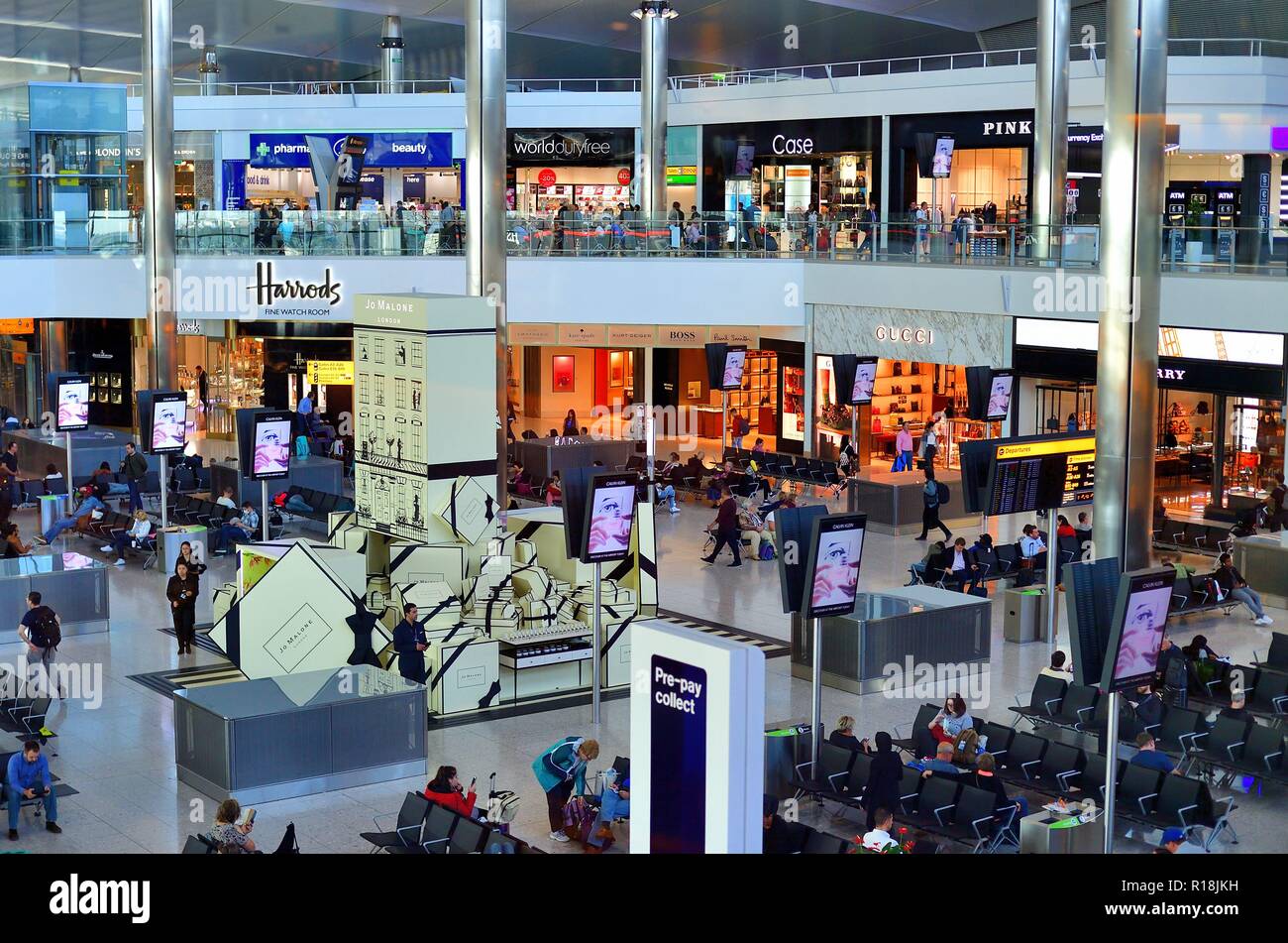 Duty free uk airports uk hi-res stock photography and images - Alamy
