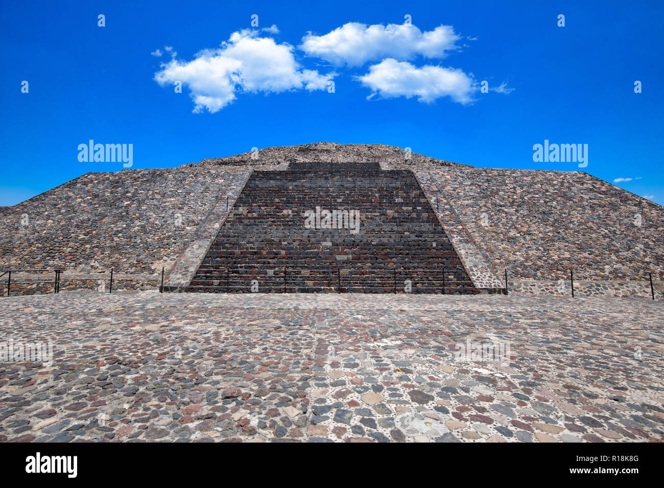Landmark Teotihuacan pyramids located close to Mexico City Stock Photo ...