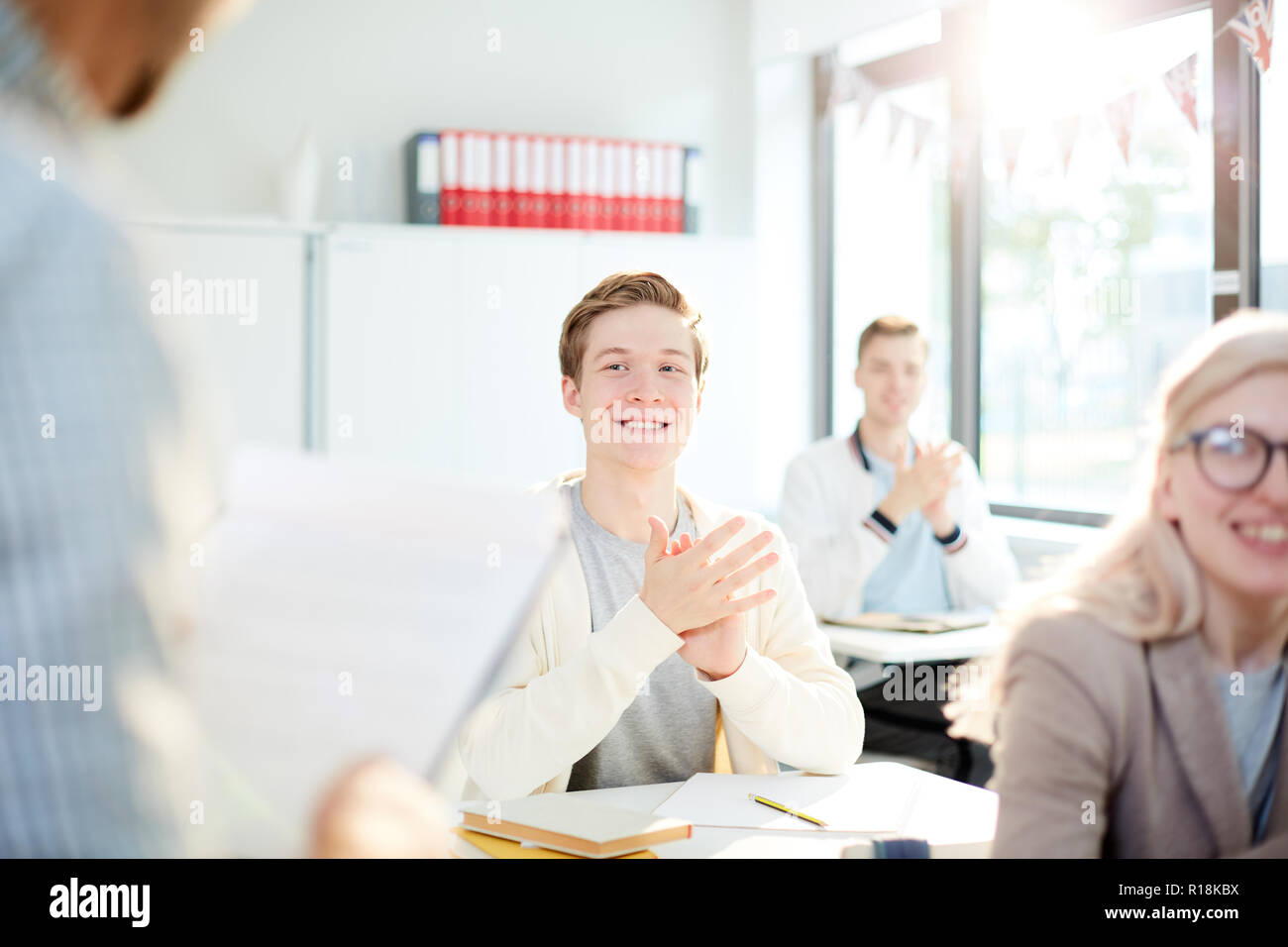 Students clapping in classroom hi-res stock photography and images - Alamy