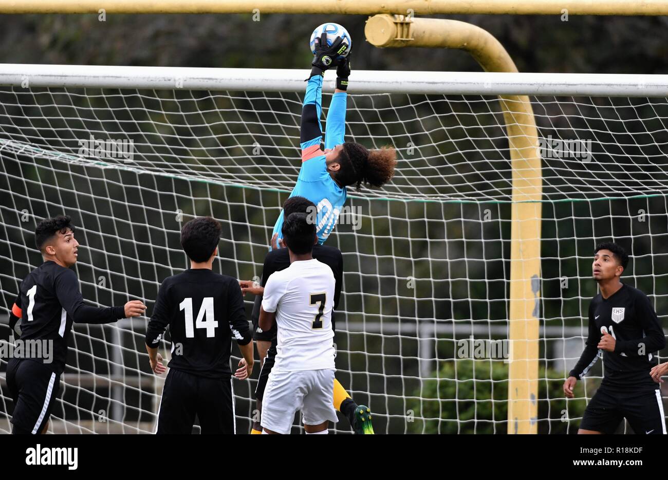 Make a corner kick hi-res stock photography and images - Alamy