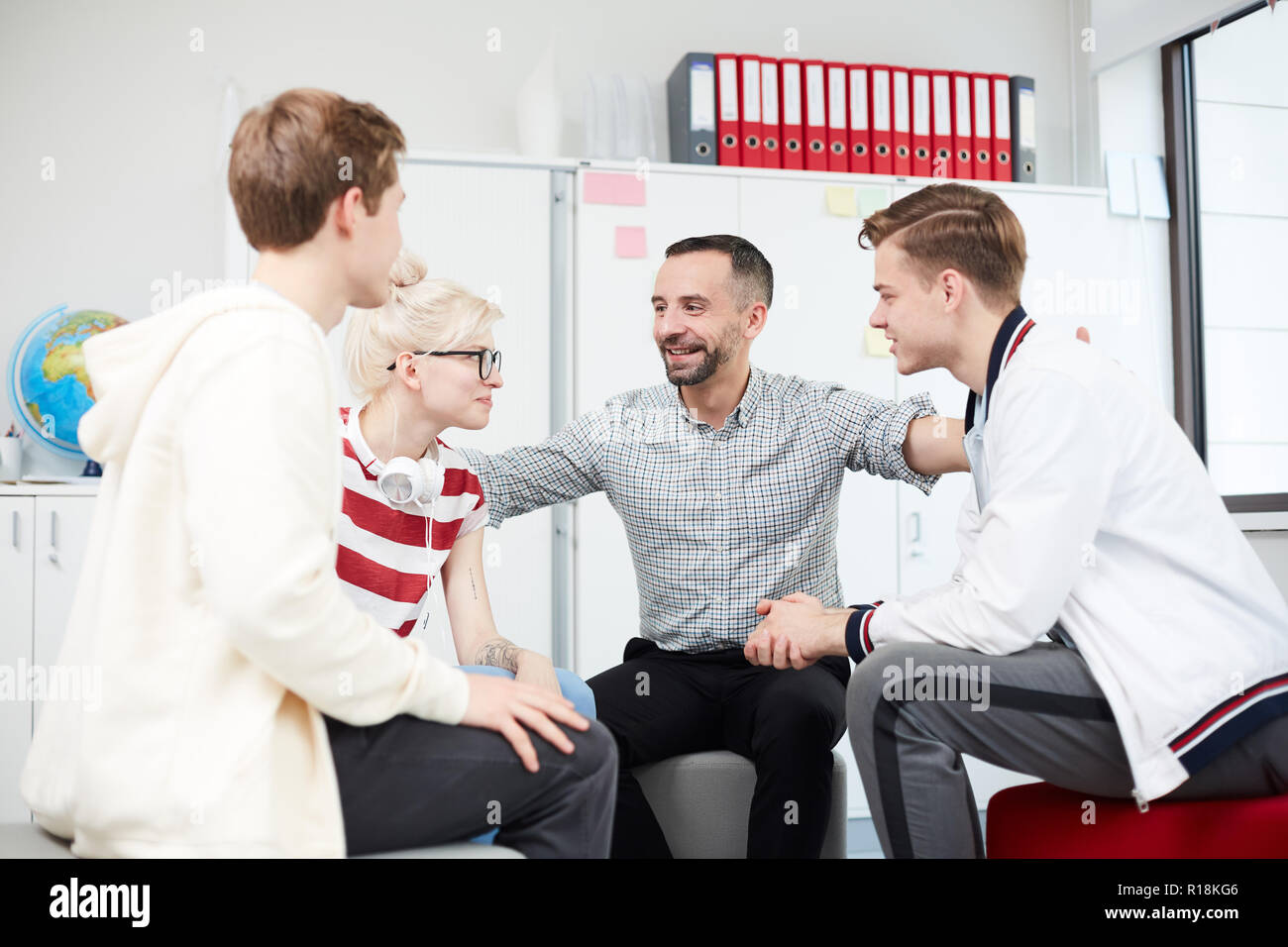 Group therapy session school hi-res stock photography and images - Alamy