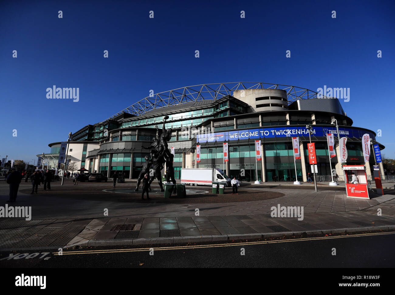 Bronze rugby line out statue ahead quilter international match ...