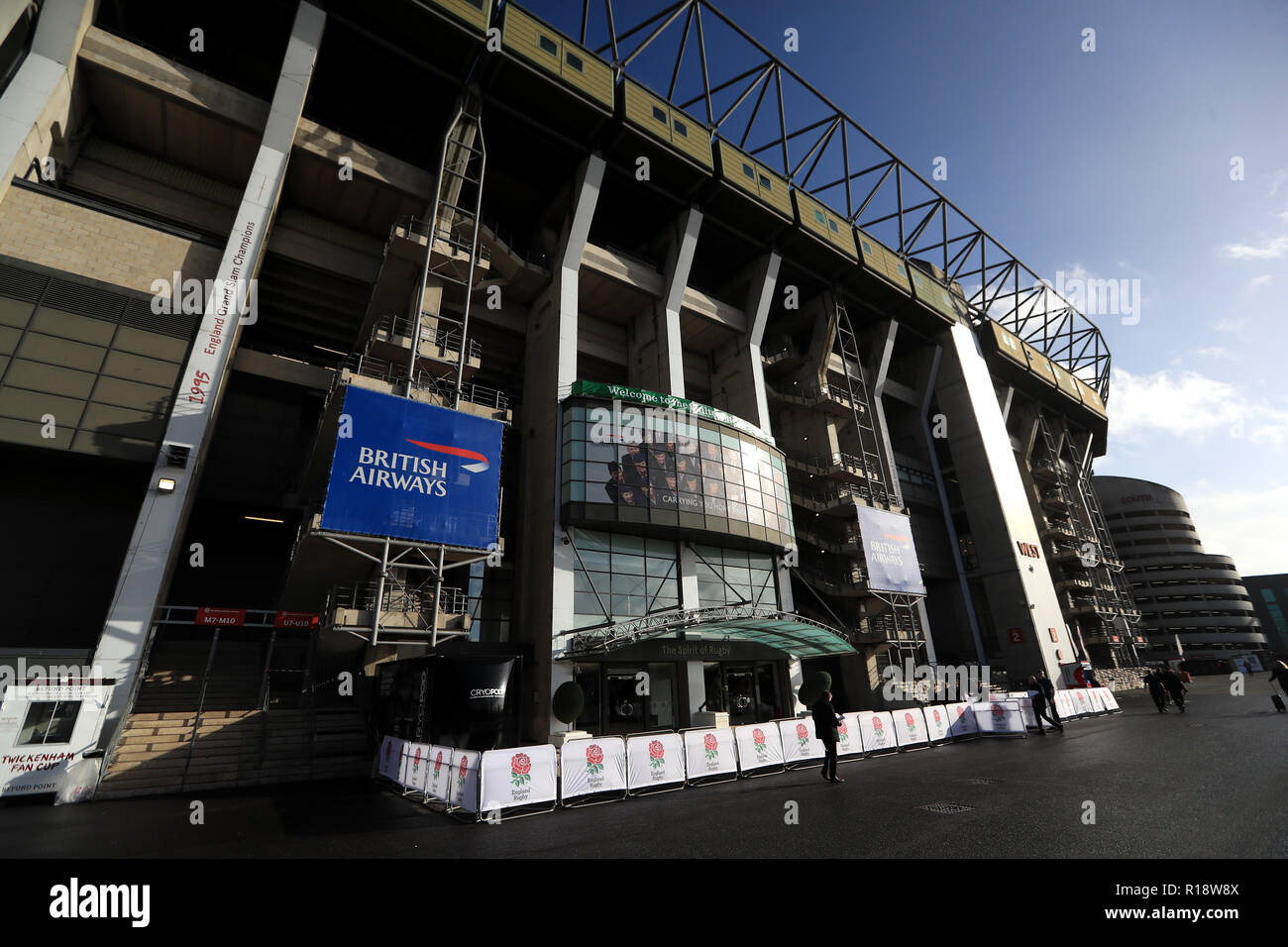 London stadium exterior hi-res stock photography and images - Alamy