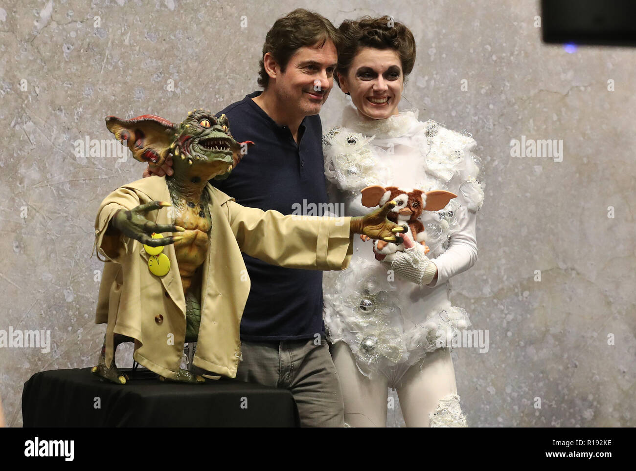 Zach galligan poses hi-res stock photography and images - Alamy