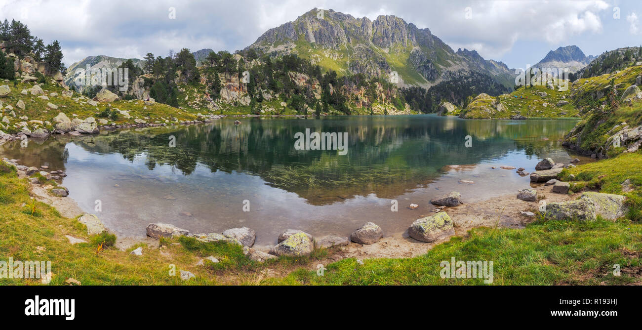 Pyrenees lake hi-res stock photography and images - Alamy