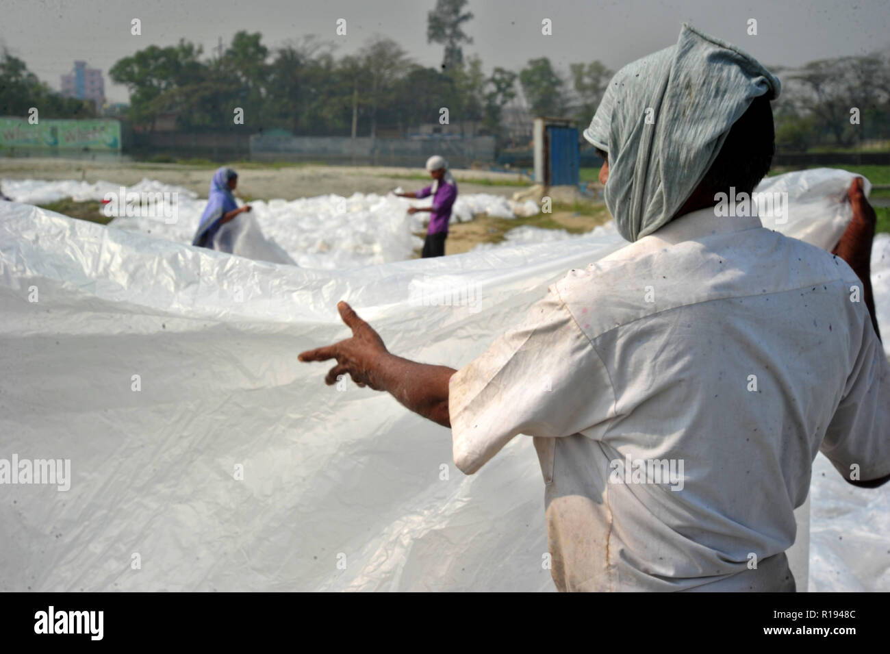 Bangladeshi workers dries reject plastic bag in Nararyanganj ...