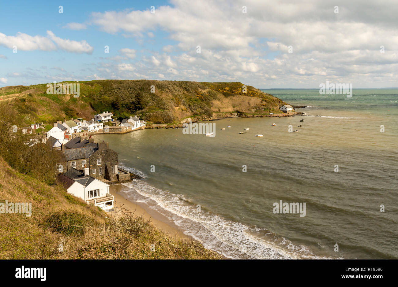 The Ty Coch Inn and the beach at Porthdinllaen, Llyn Peninsula Gwynedd ...