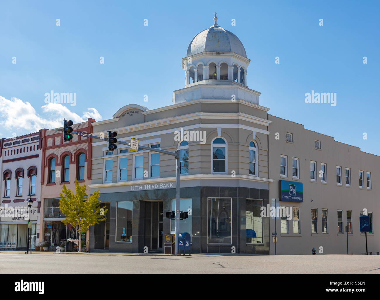 First national bank building hi-res stock photography and images - Alamy