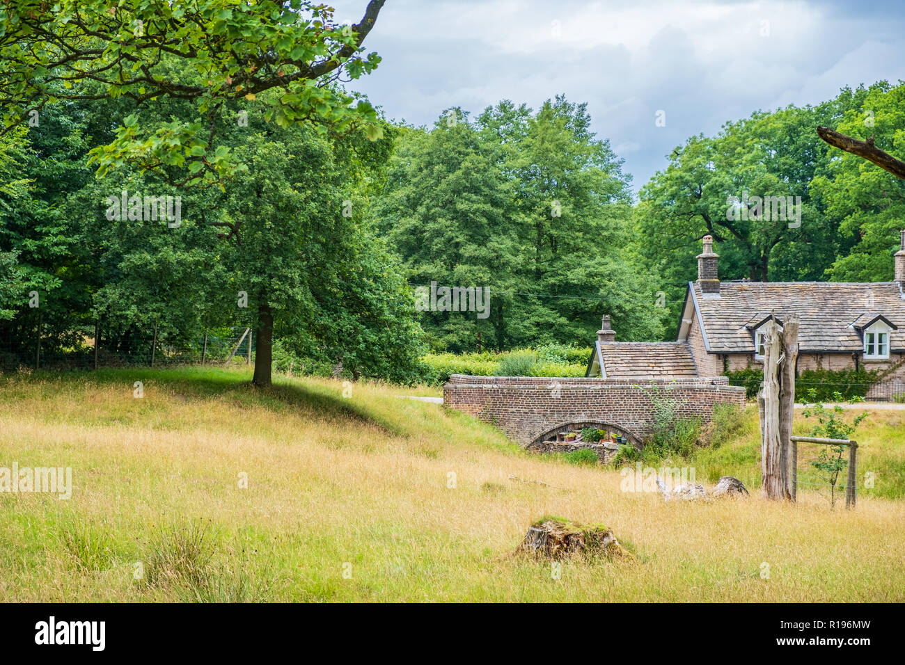 Old historic bridge peak district hi-res stock photography and images ...