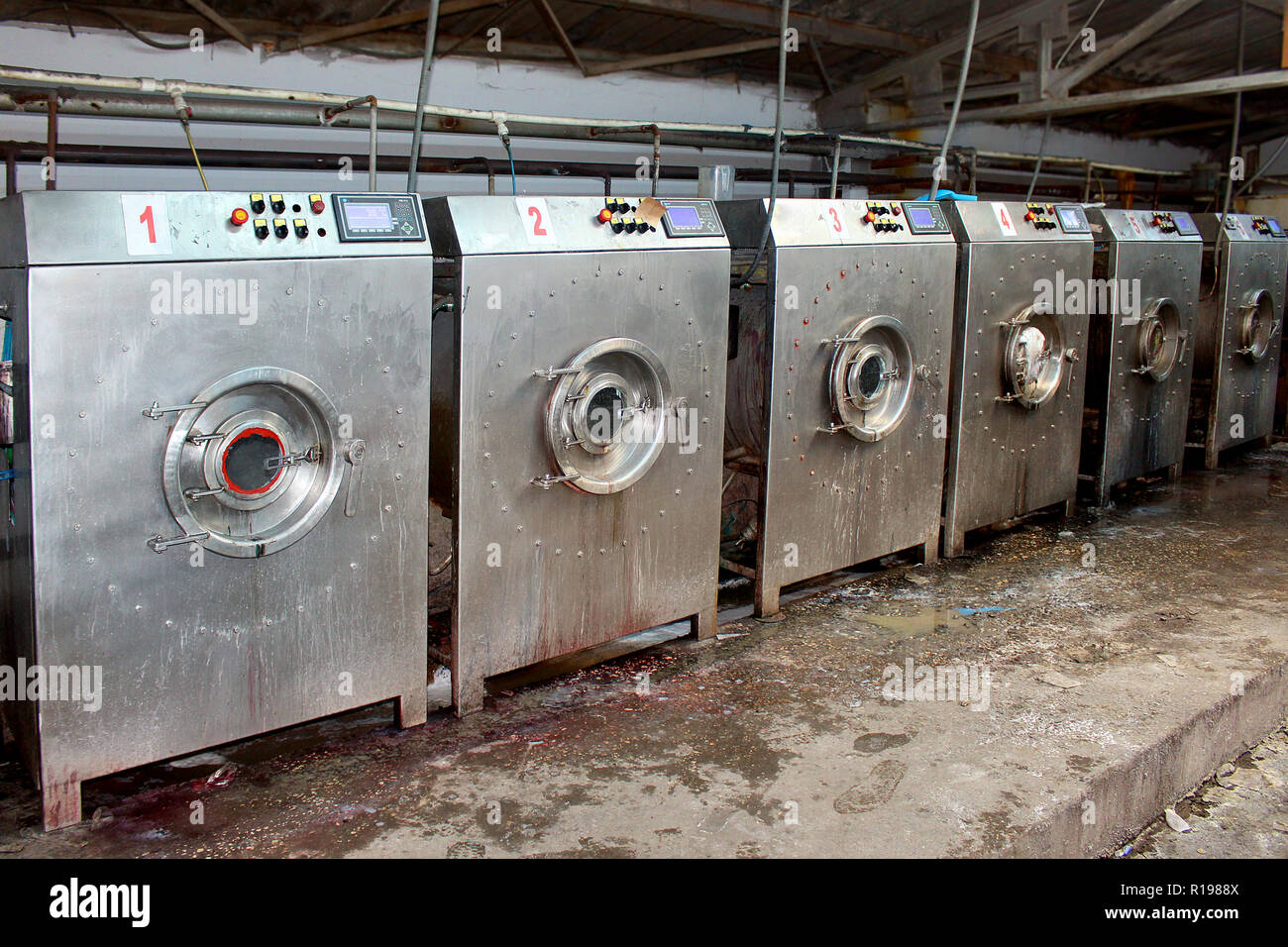 Old washing machine hi-res stock photography and images - Alamy