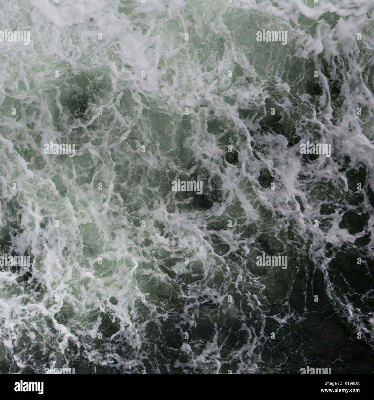 Big water splash hi-res stock photography and images - Alamy