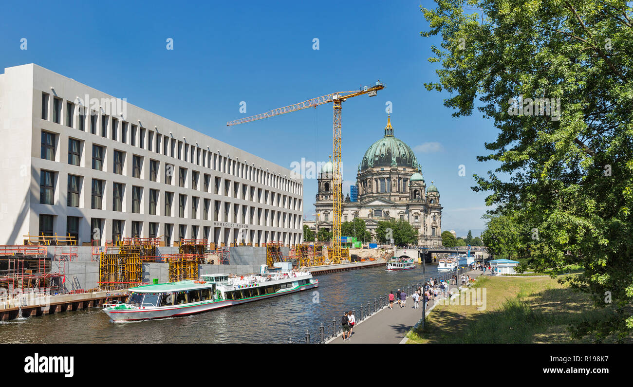 BERLIN, GERMANY - JULY 14,2018: Tourists walk along Spree river ...