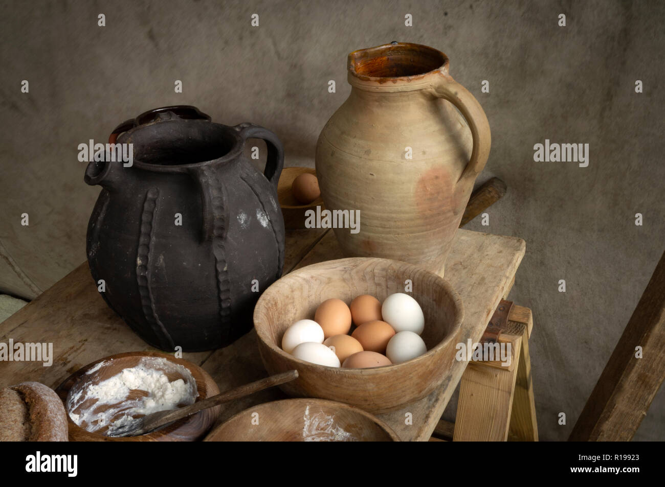 Medieval pottery hi-res stock photography and images - Alamy