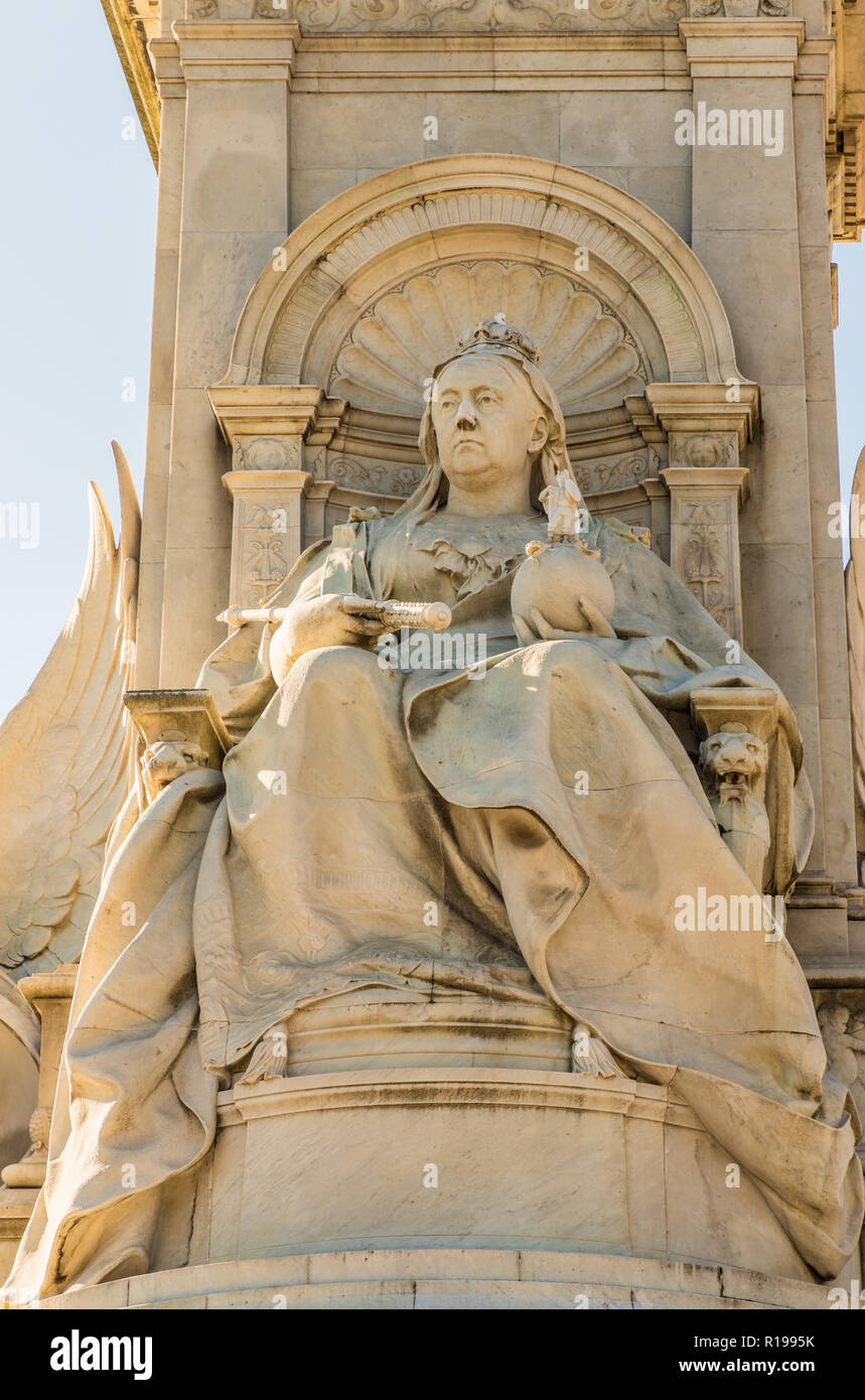Buckingham palace exterior victorian hi-res stock photography and ...