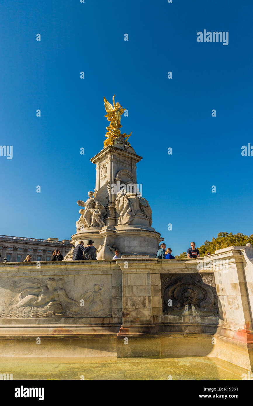 Buckingham Palace Exterior Victorian High Resolution Stock Photography ...
