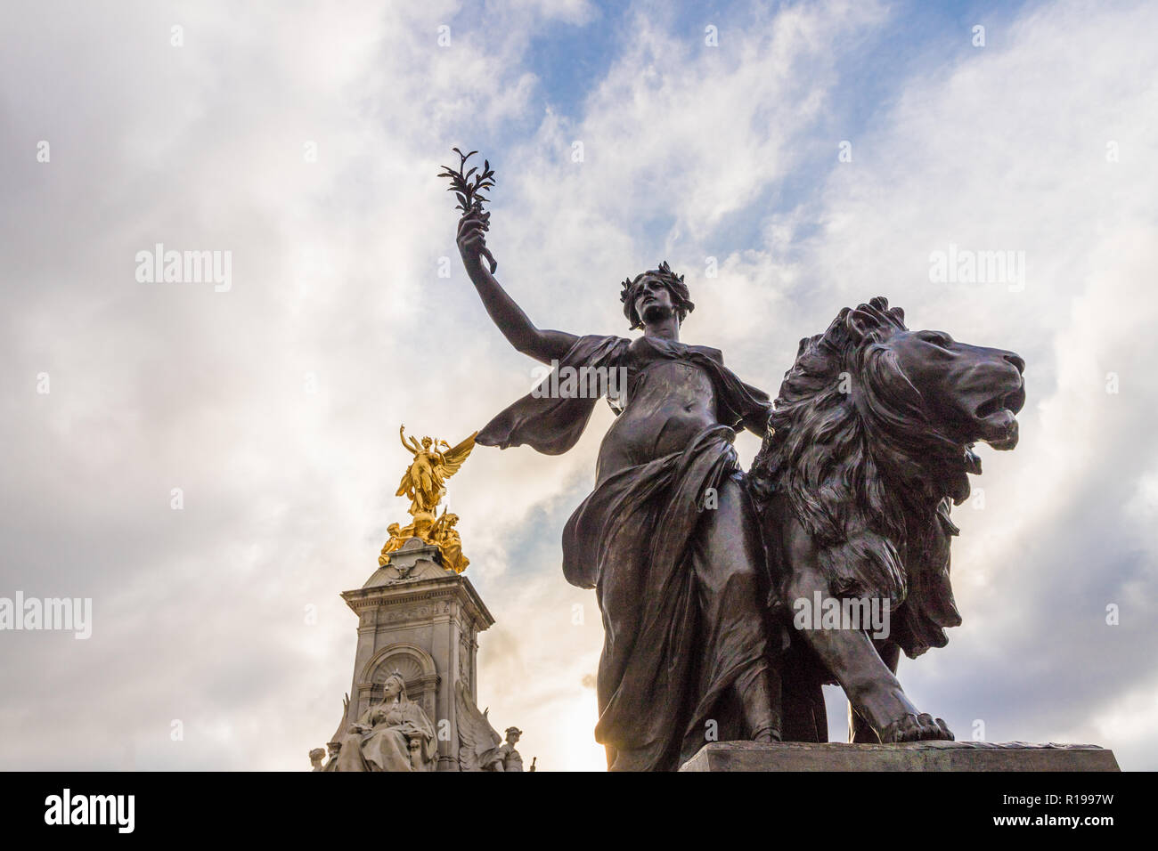 A typical view at Buckingham Palace Stock Photo - Alamy