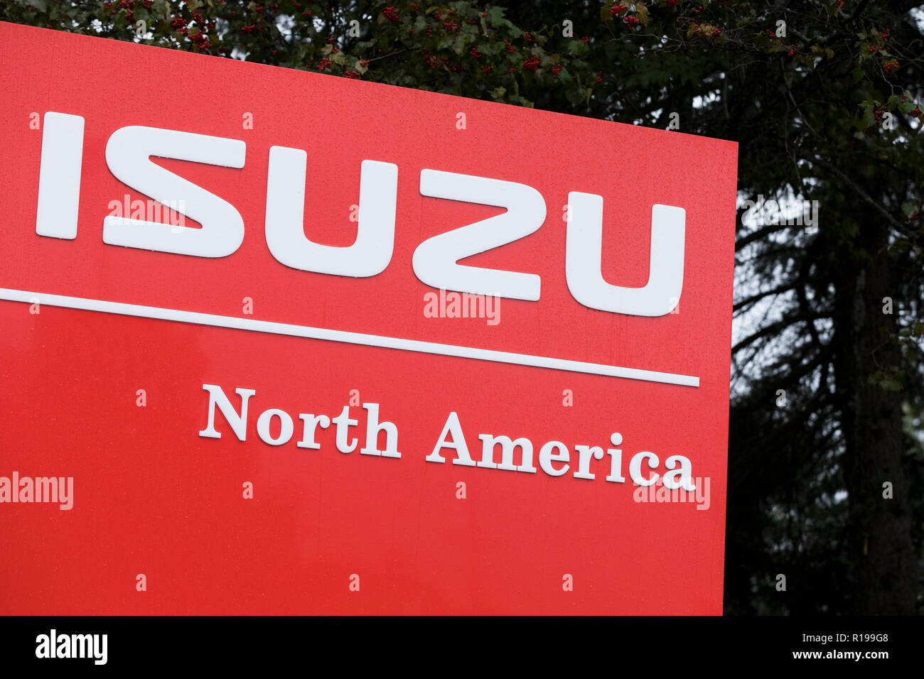 Isuzu logo hi-res stock photography and images - Alamy