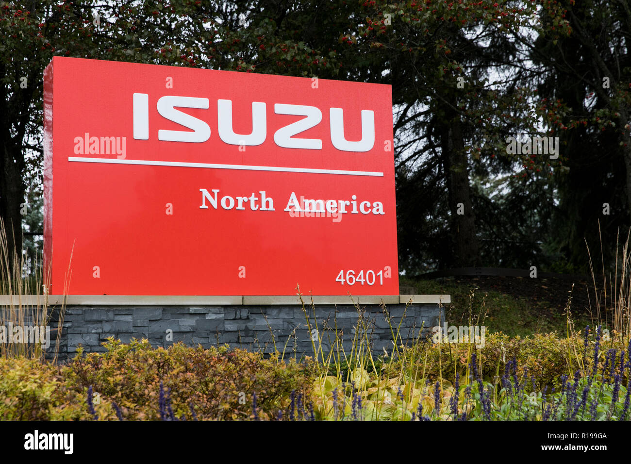 Isuzu logo hi-res stock photography and images - Alamy