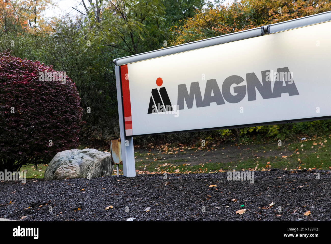 Magna Powertrain Logo