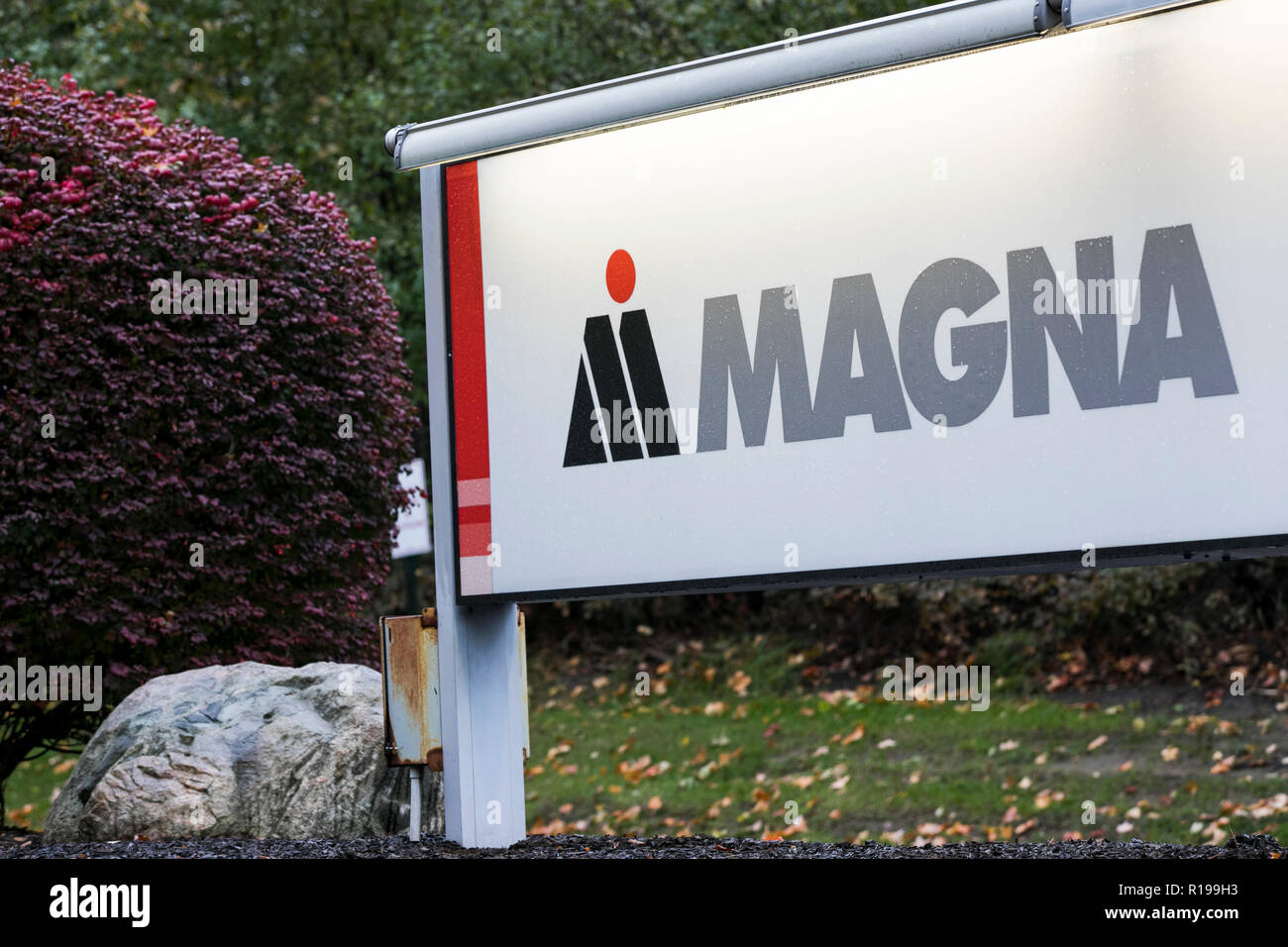 Magna Powertrain Logo