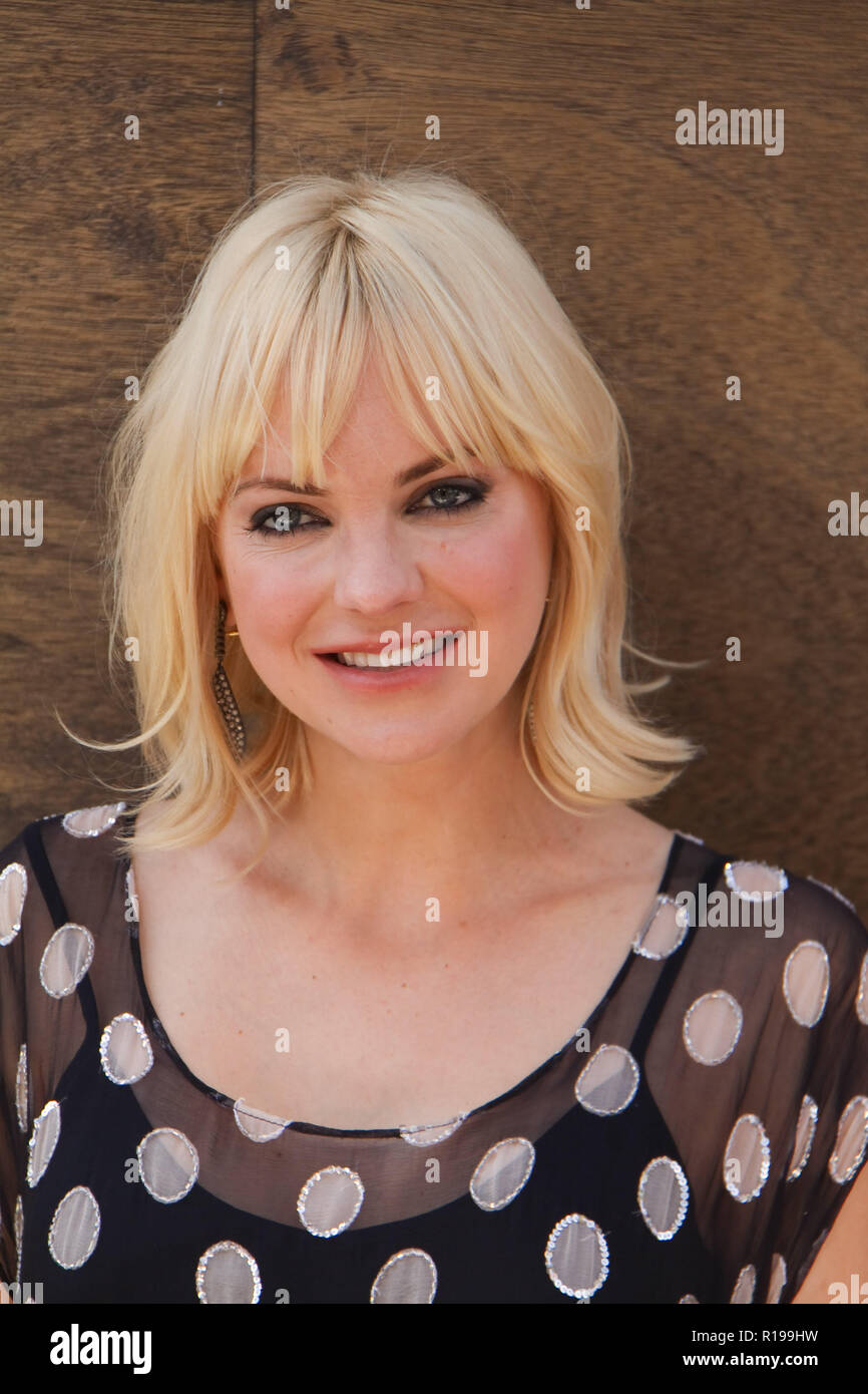 Anna Faris 12/11/2010, "Yogi Bear" Premiere The Village Theater, Los ...