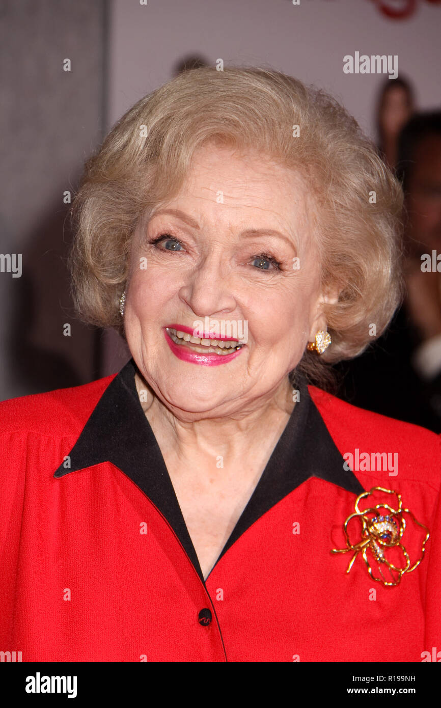 Bette White 09/22/10 "You Again" Premiere @ El Capitan Theatre ...