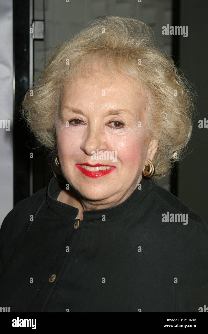 Doris roberts hi-res stock photography and images - Alamy