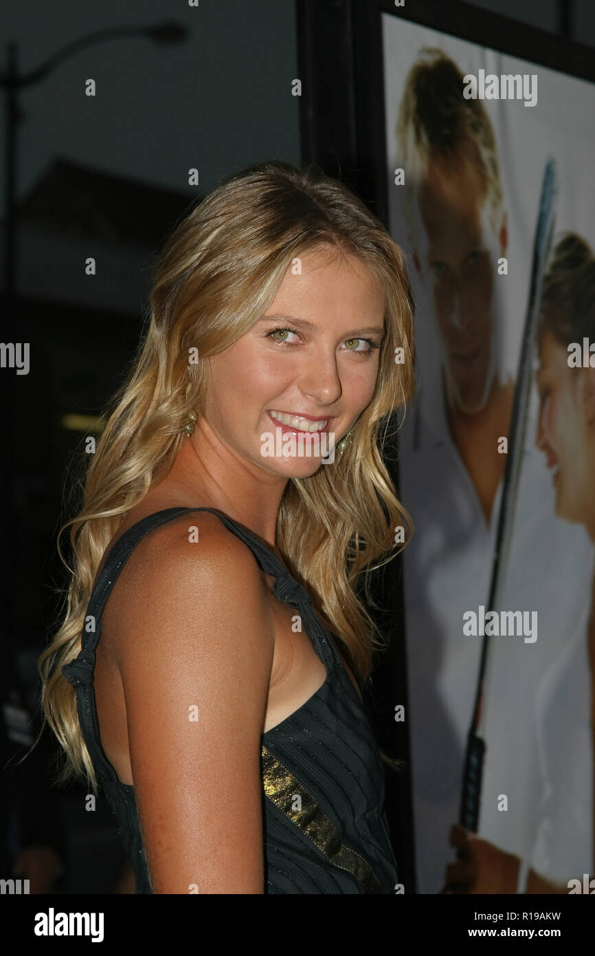 Maria sharapova wimbledon 2004 hi-res stock photography and images - Alamy