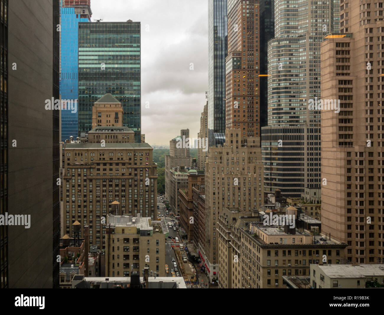 Aerial view of midtown manhattan hi-res stock photography and images ...