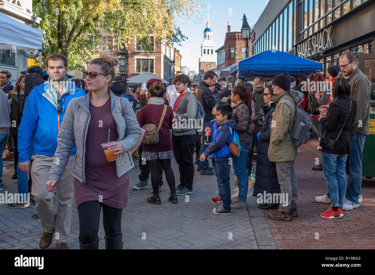 Crowd on square hi-res stock photography and images - Alamy