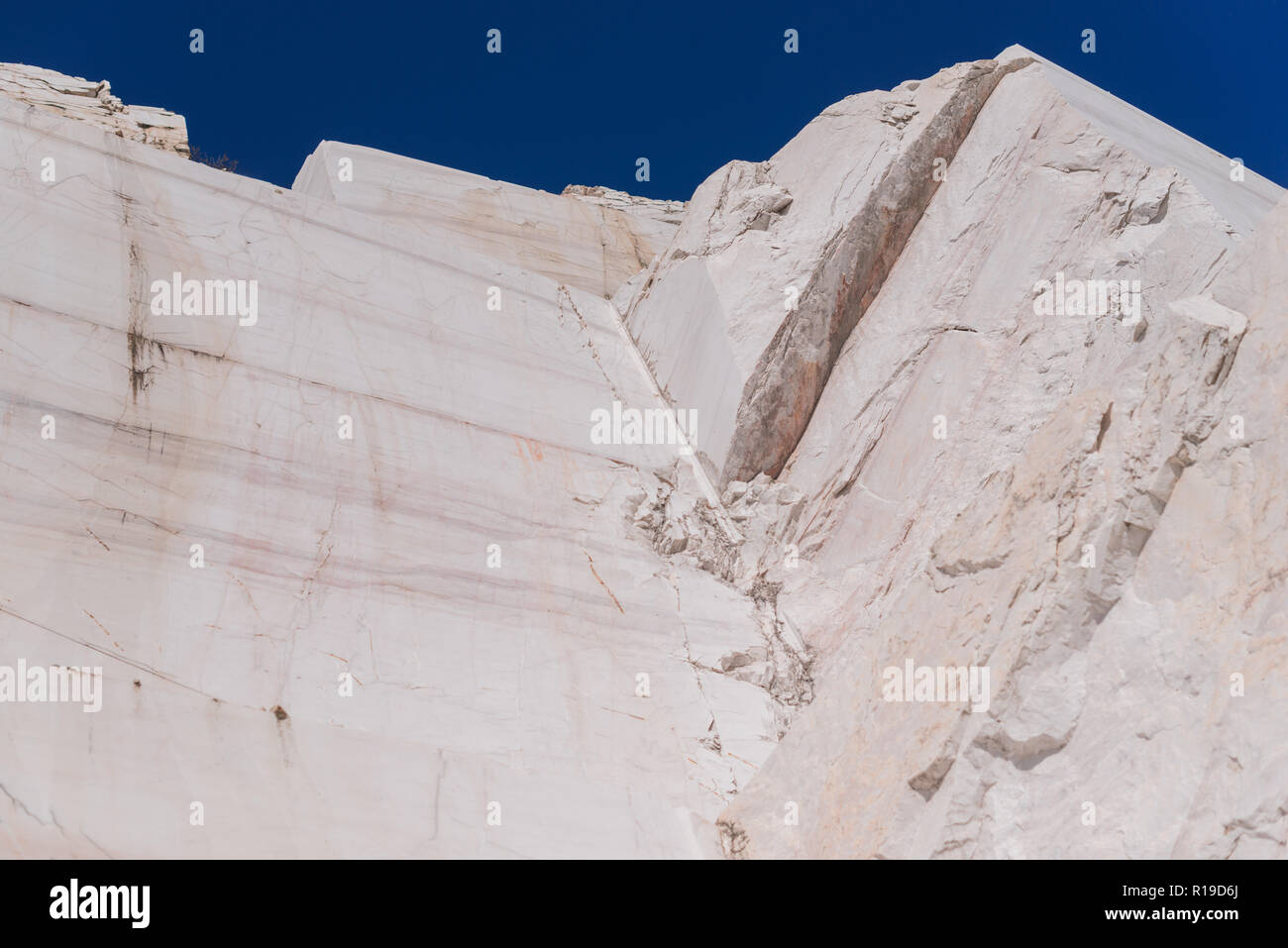 Marble quarry with a lake Stock Photo - Alamy