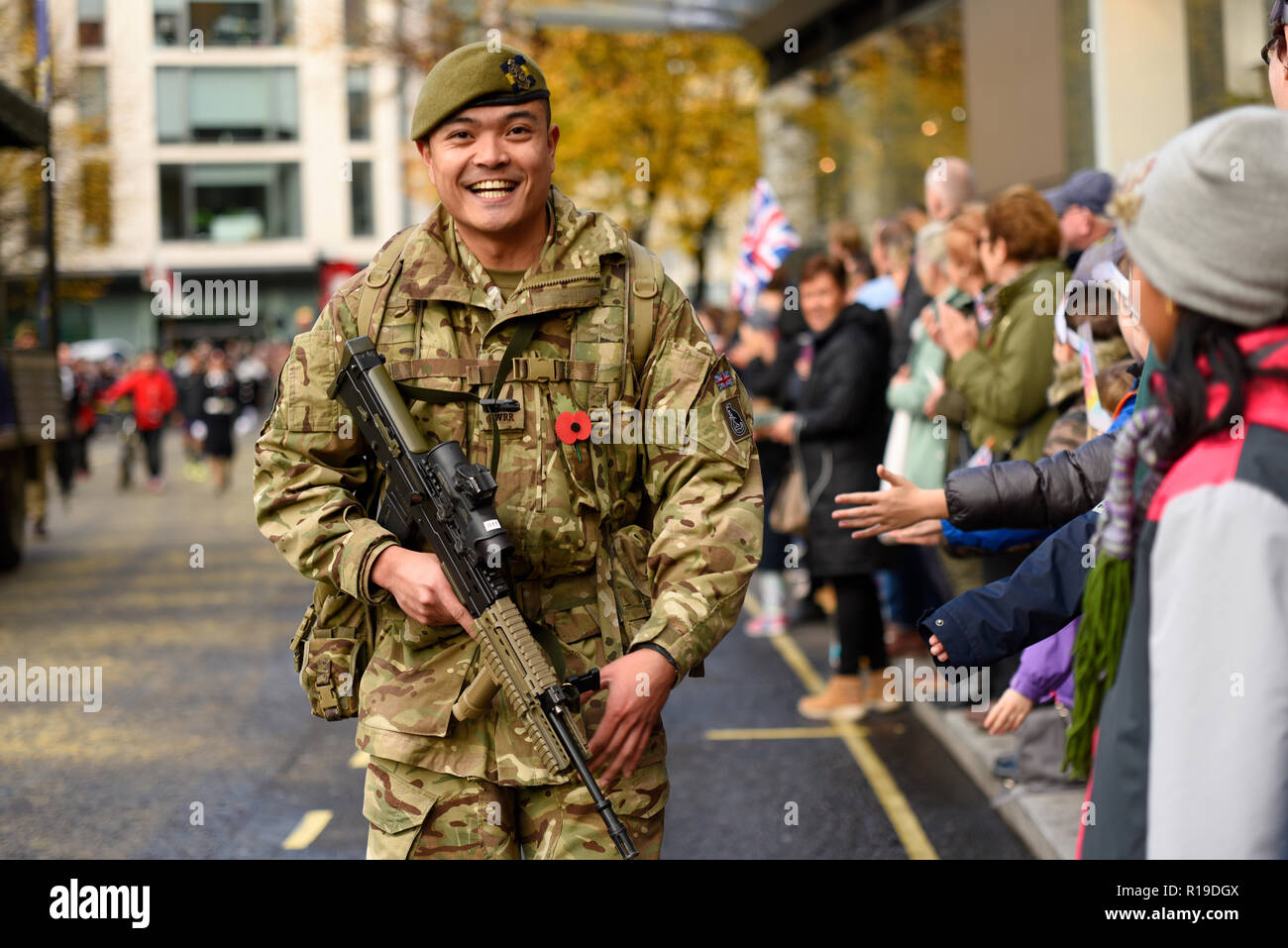 England uk army soldier gun weapon rifle hi-res stock photography and ...