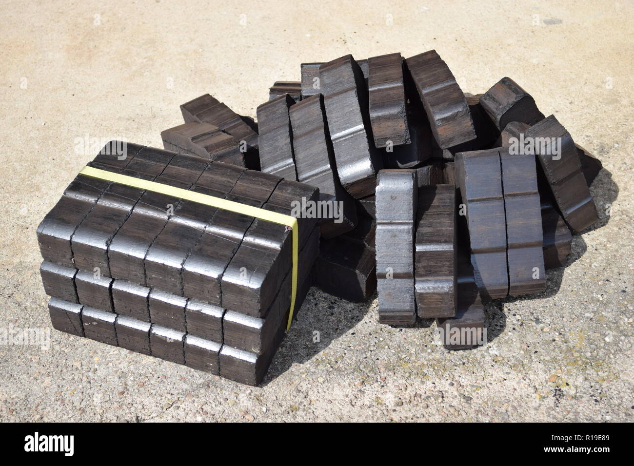 Cole briquette bundle hi-res stock photography and images - Alamy