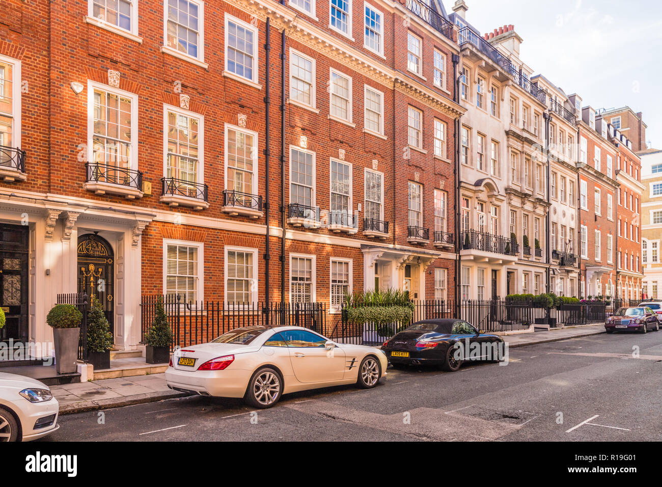 Building mayfair hi-res stock photography and images - Alamy
