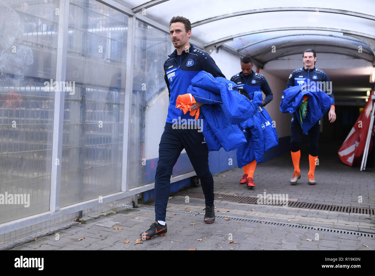 Meppen, Deutschland. 10th Nov, 2018. left to right Martin Roeser (KSC ...