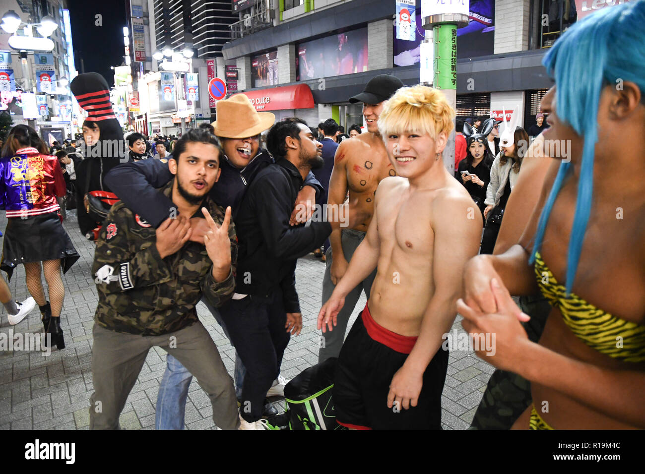 November 1, 2018 - Shibuya, Tokyo, Japan - Halloween goers dress up on ...