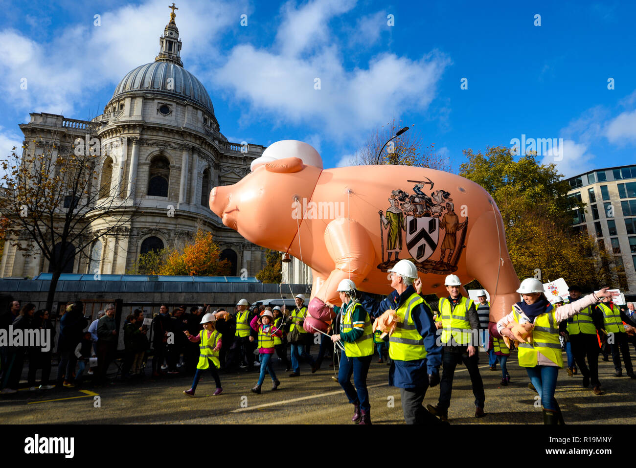 Worshipful Company of Paviors with inflatable pig in the Lord Mayor's ...