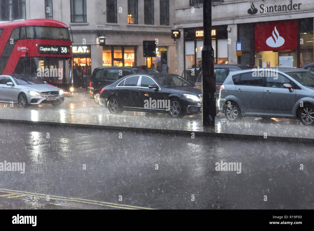 Heavy rain in london hi-res stock photography and images - Alamy