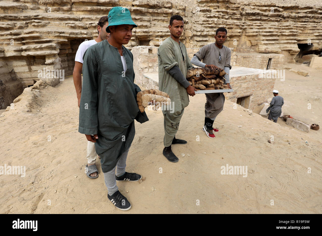 Cats mummies hi-res stock photography and images - Alamy
