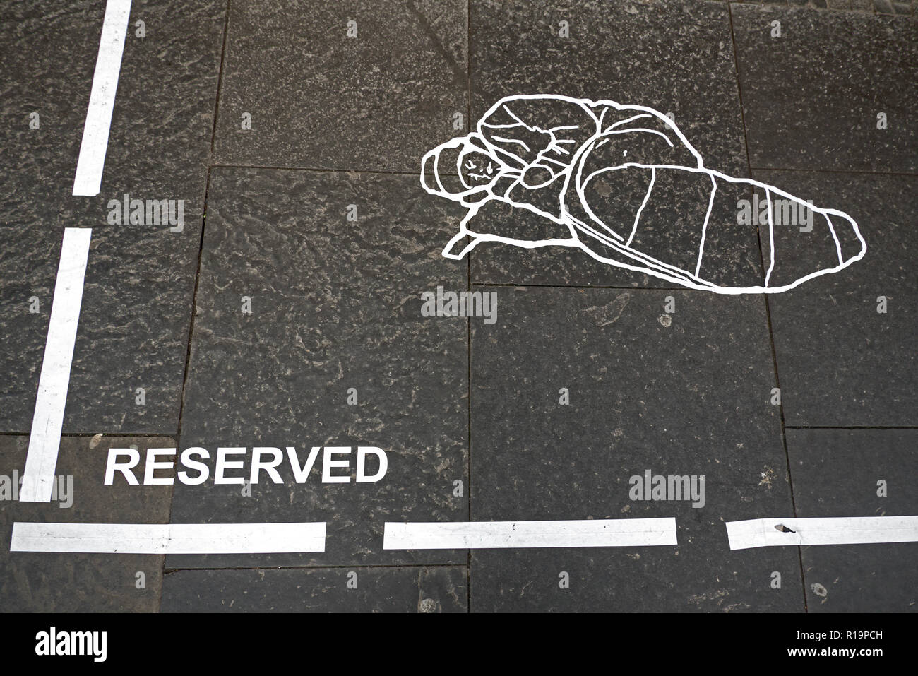 Edinburgh, Royal Mile, 10th November 2018. An anonymous street artist ...