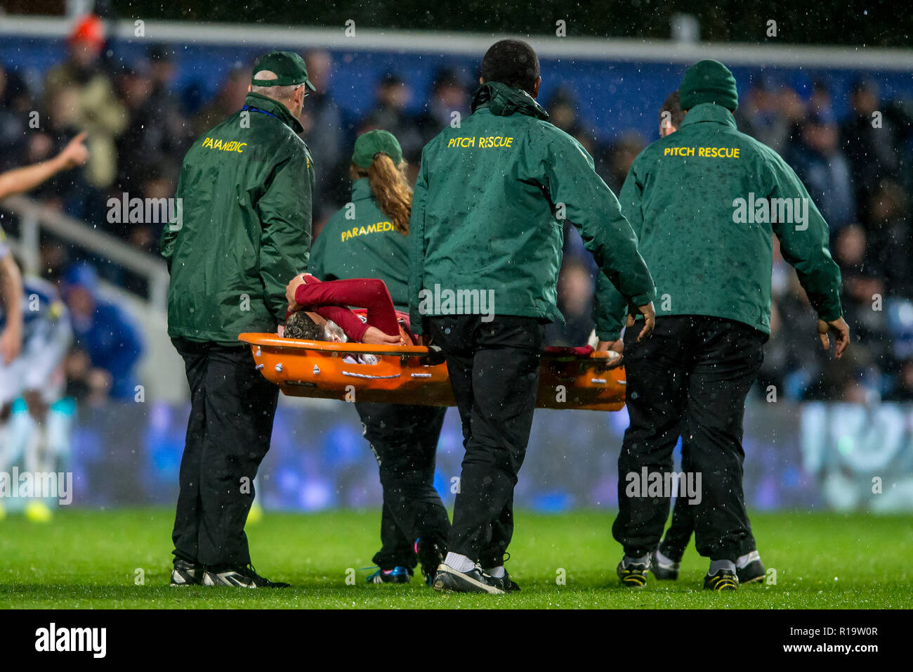 English league soccer football stretcher hi-res stock photography and ...