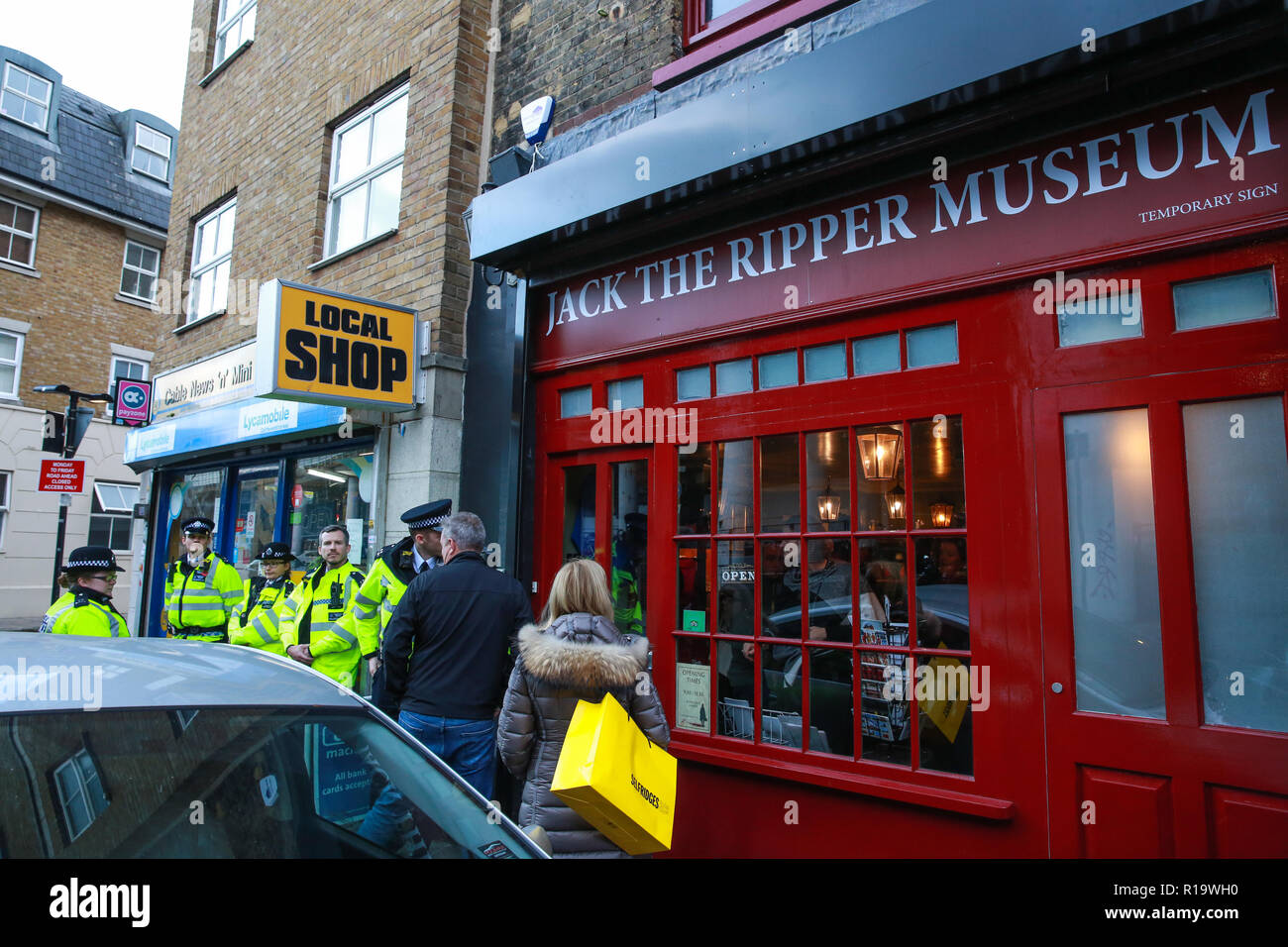 London, UK. 10th Nov, 2018. Police officers stand outside the Jack The ...