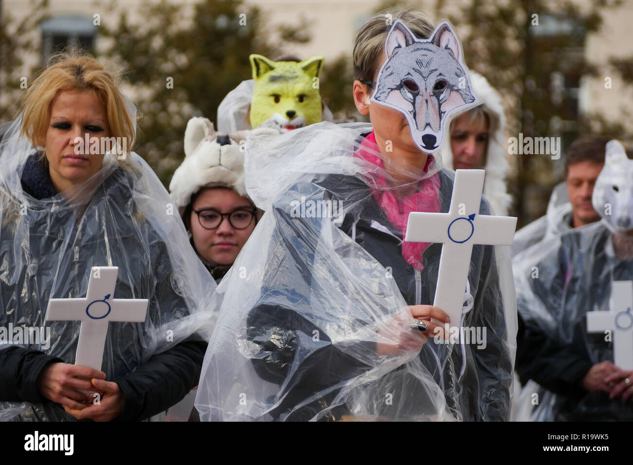 Defense du loup hi-res stock photography and images - Alamy