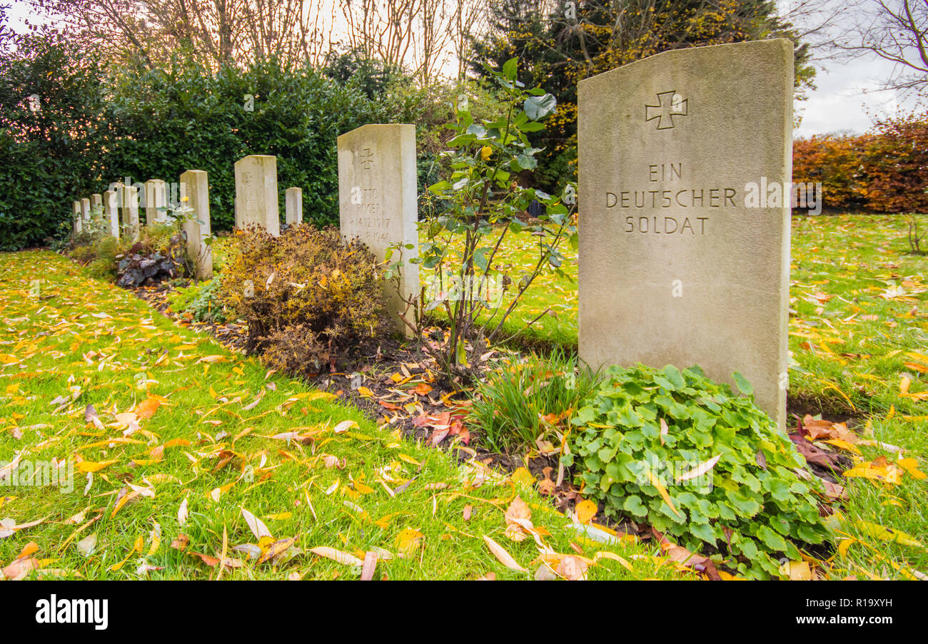 Headstone german soldier commonwealth war hi-res stock photography and ...