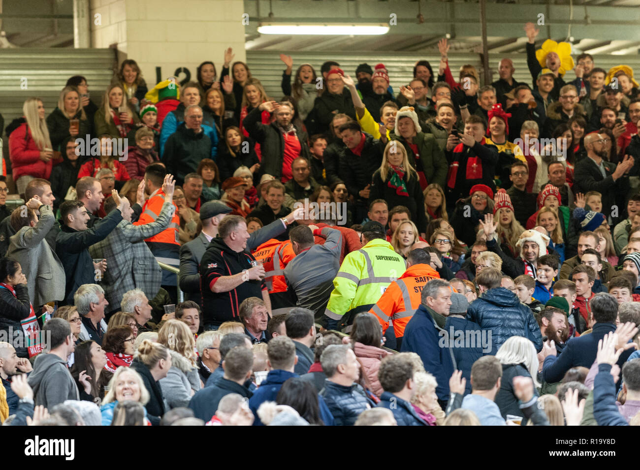 Principality stadium cardiff fans hi-res stock photography and images ...