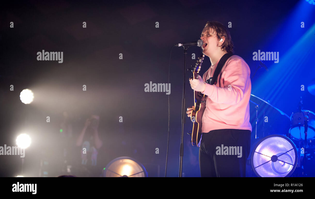 Lewis capaldi in concert hi-res stock photography and images - Alamy
